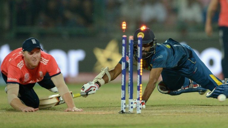 Stumps Meaning in Cricket: Types, Role, and Significance - CricHeroes